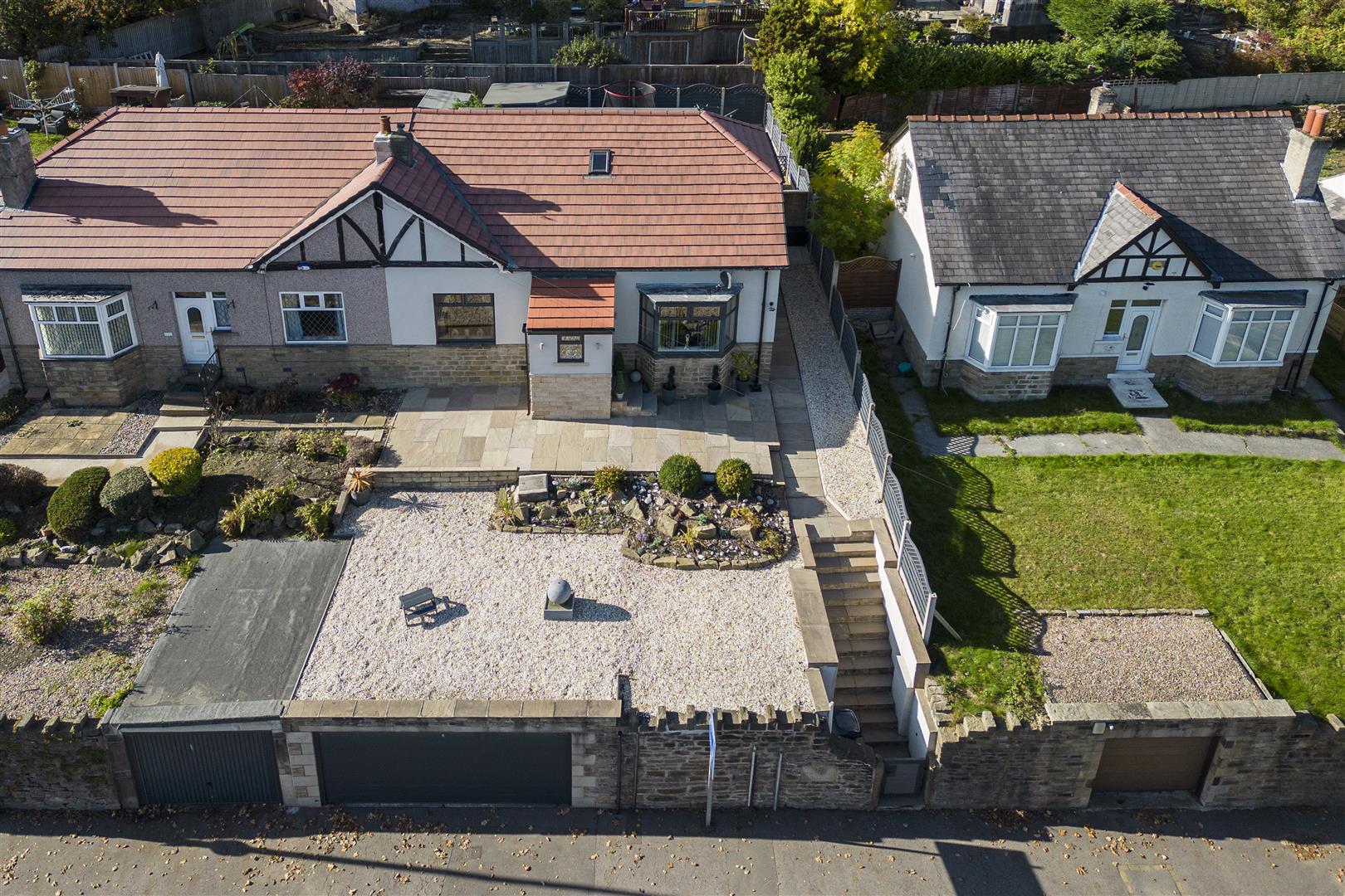 House - Semi-Detached : Penistone Road, Waterloo, Huddersfield